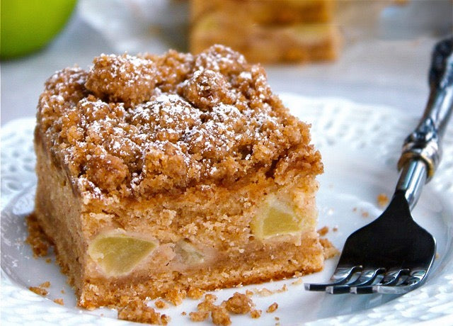 Apple Cinnamon Crumb Cake – Buttercream Blondie